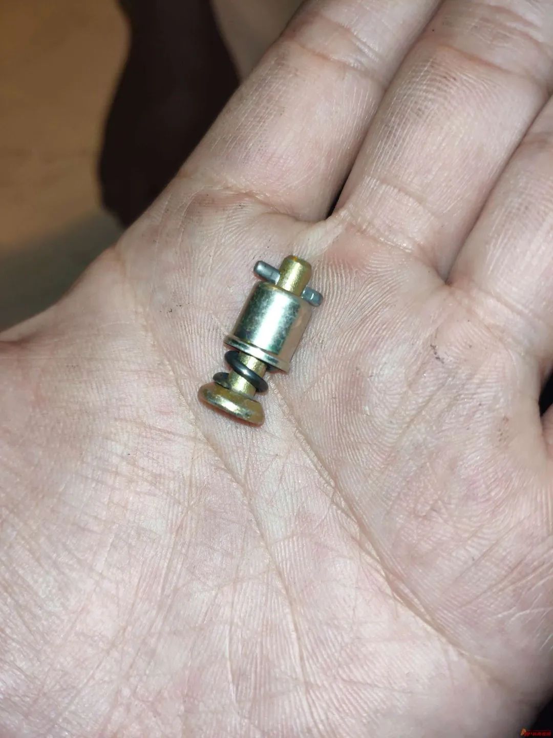 盖板上的快卸螺钉及金属环如何更换？B737系列机务在线 - 认真、负责、细致 我们秉承的理念