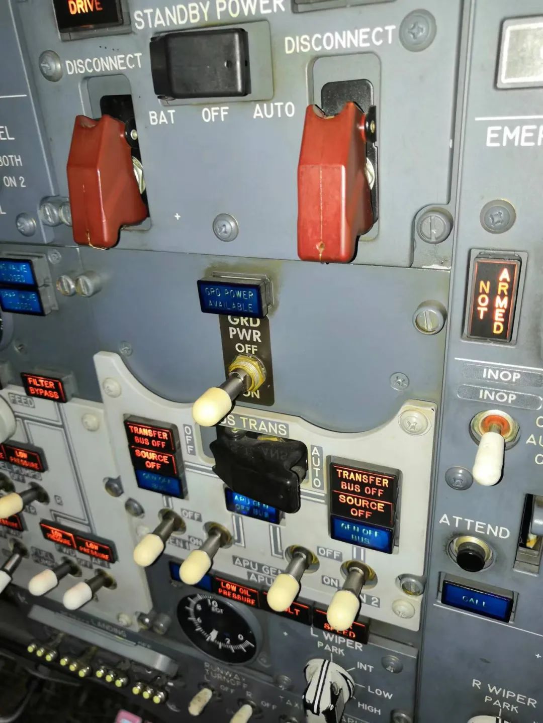 案例分享 | APU起动好后APU GEN OFF BUS灯不亮B737系列机务在线 - 认真、负责、细致 我们秉承的理念