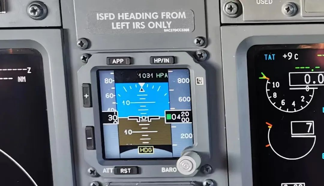 ISFD上的故障旗为什么有的飞机是红色有的飞机是黄色？B737系列机务在线 - 认真、负责、细致 我们秉承的理念