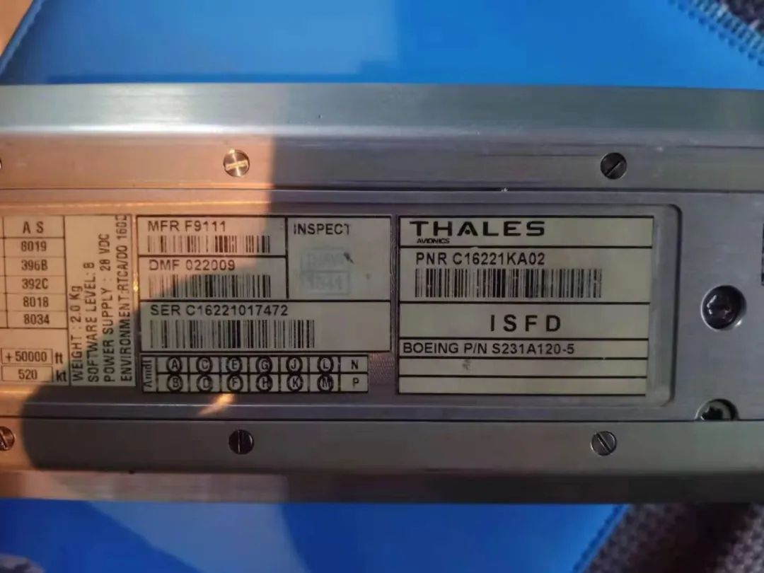 ISFD上的故障旗为什么有的飞机是红色有的飞机是黄色？B737系列机务在线 - 认真、负责、细致 我们秉承的理念